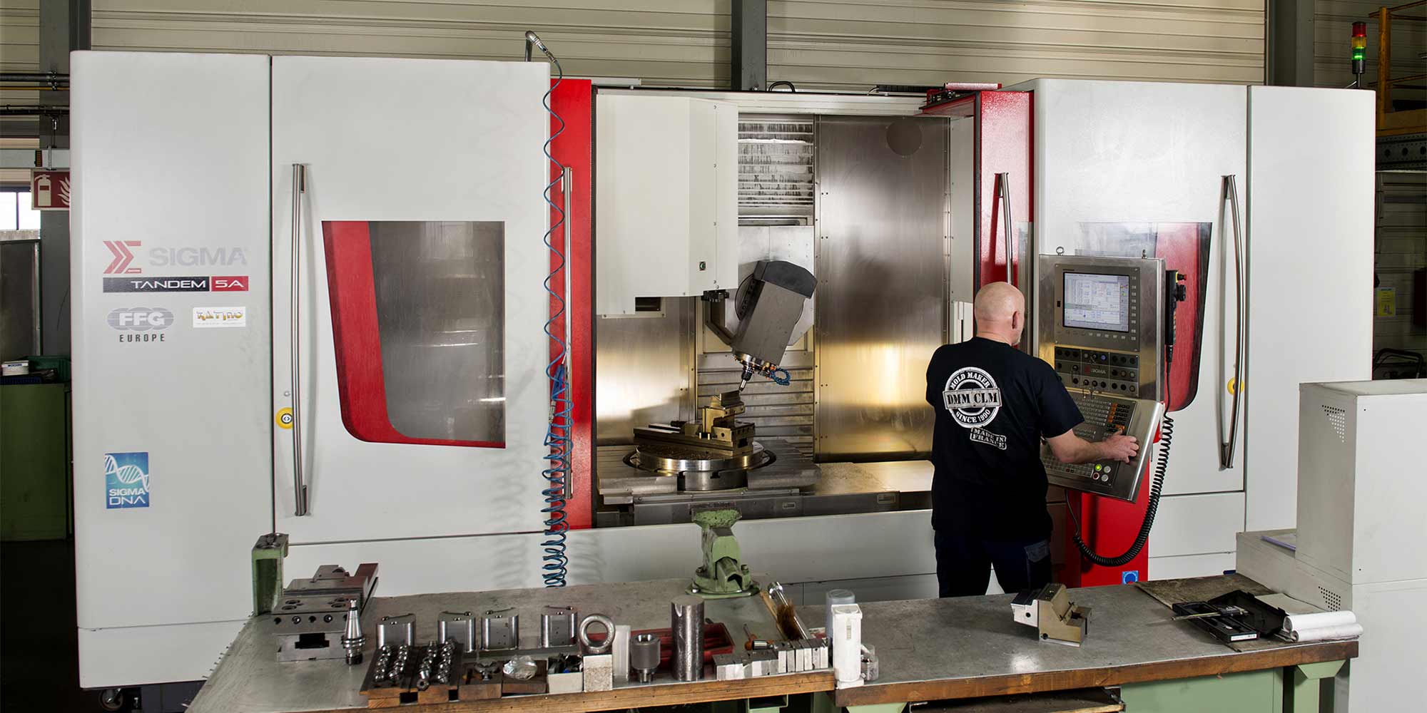 DMM - Metal Molds for Plastics and Composites